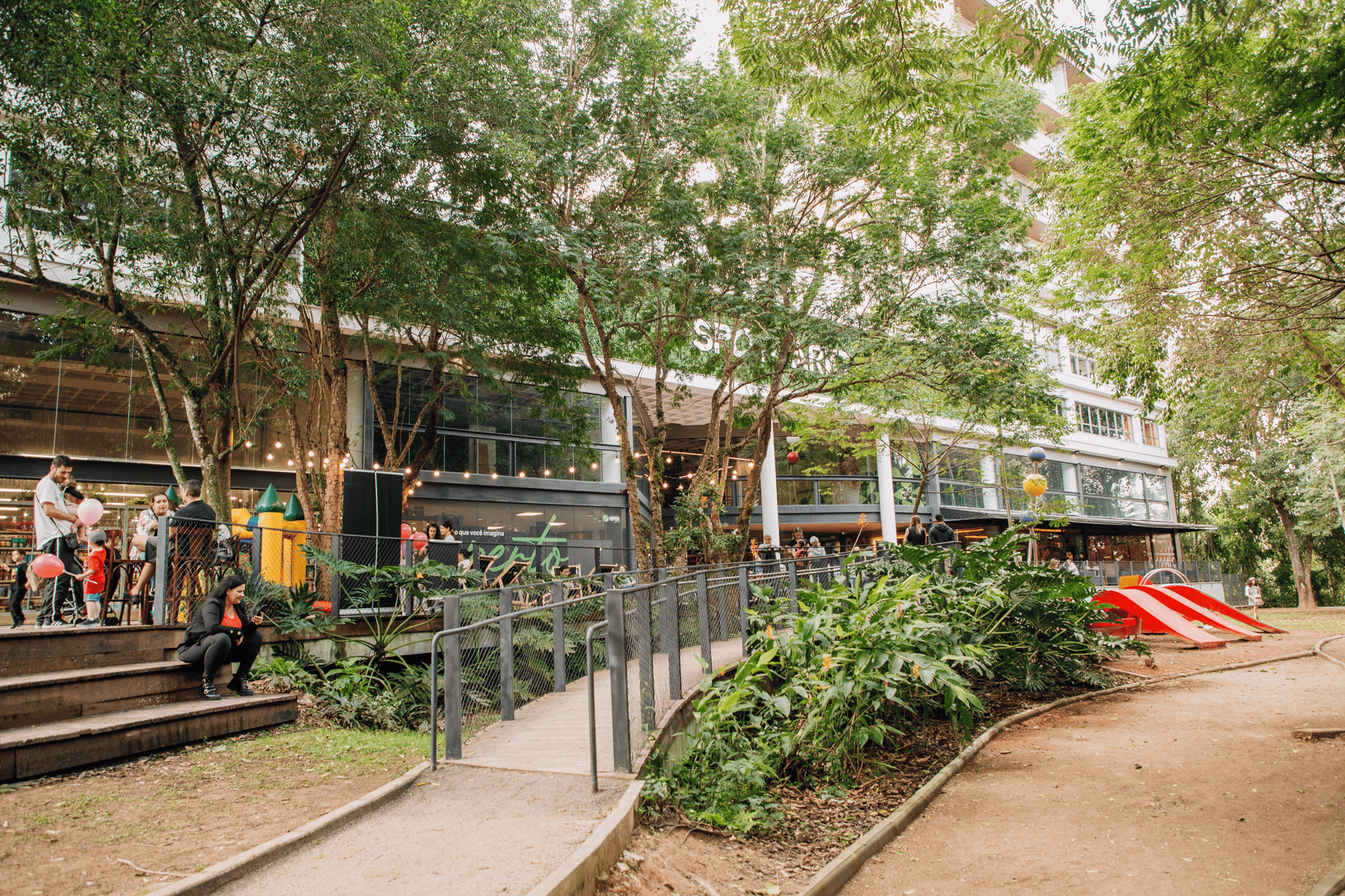 Parque Linear do Córrego Grande: Um Oasis Urbano em Floripa.